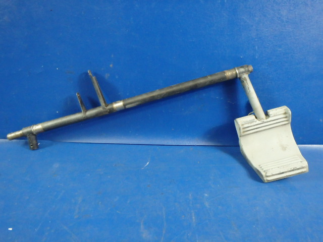 Cessna . RUDDER PEDAL SET W/TORQUE TUBE LH